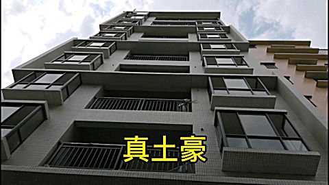 暴发户拿着300万拆迁款起10层出租房,光收租一个月40000,真羡慕