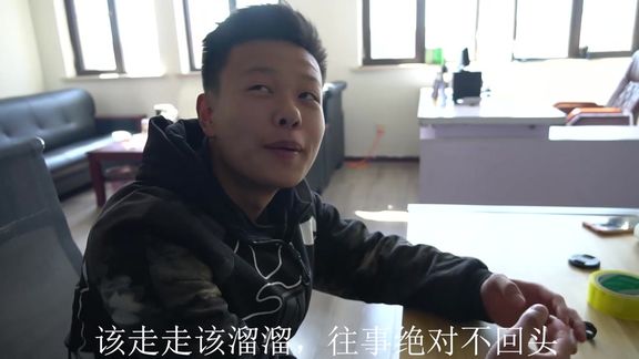 一老师为了辅导学生接对联。学生表现老师很满意,太有才了