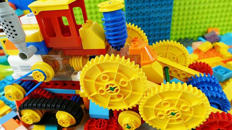 DIY组装一辆积木卡车玩具