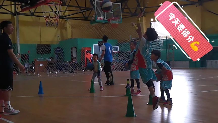 今天篮球课得分啦ߒ�,谁说女子不如男ߘ