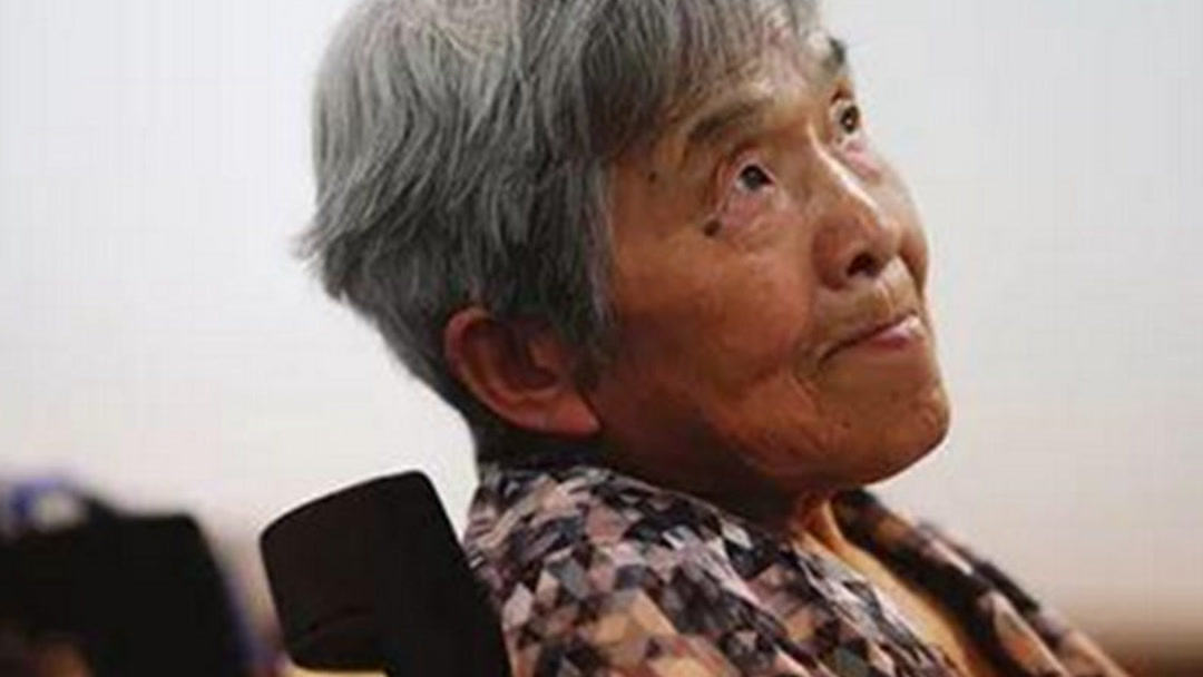 81岁超级学霸本科毕业:会五门语言 PS也不差