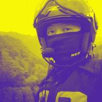 骑在黑龙的背上 