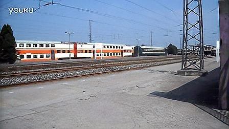 客车K254次襄阳南站两道通过