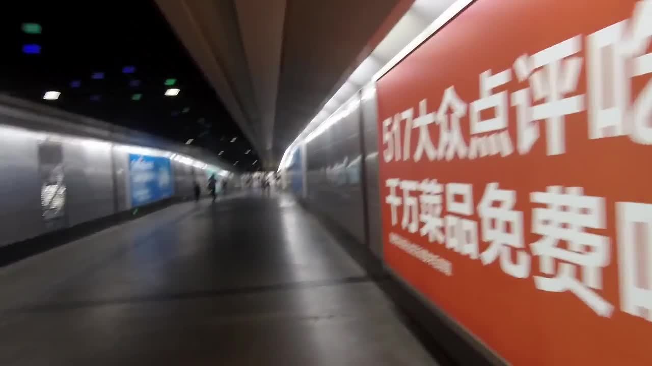 实拍上海南站,有个大型商场,还有地铁1号线和3号线