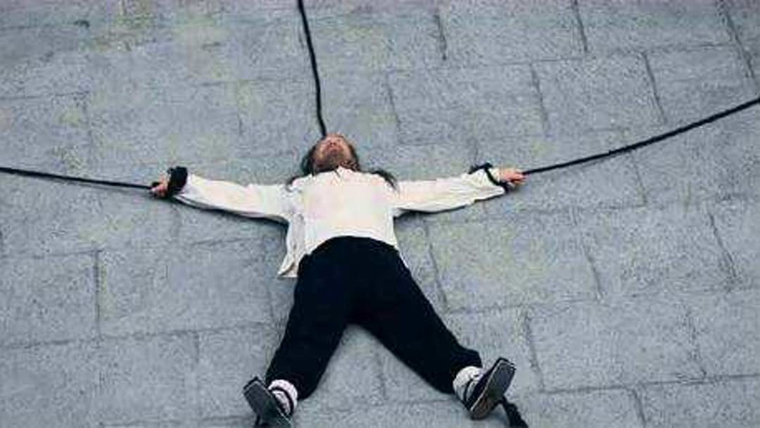 商鞅变法让秦国走向强大,为何最后成了罪人,还被五马分尸