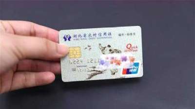 办银行卡,到底要不要开通短信通知?多亏银行经理提醒,涨经验了