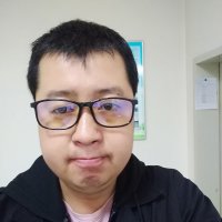 不戴眼镜的物理老师 