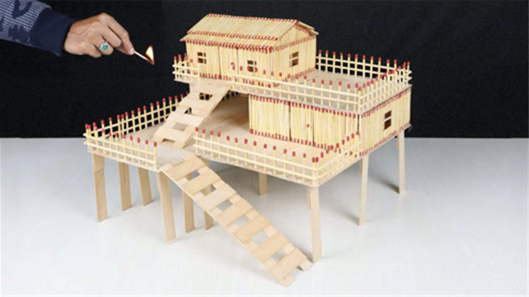 牛人用冰棒棍和火柴建造了一座火柴房子,看看他做得怎么样?