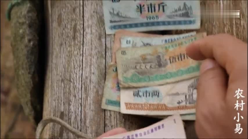 广西小伙收藏了10几张粮票,现在能值多少钱,你们知道价格吗