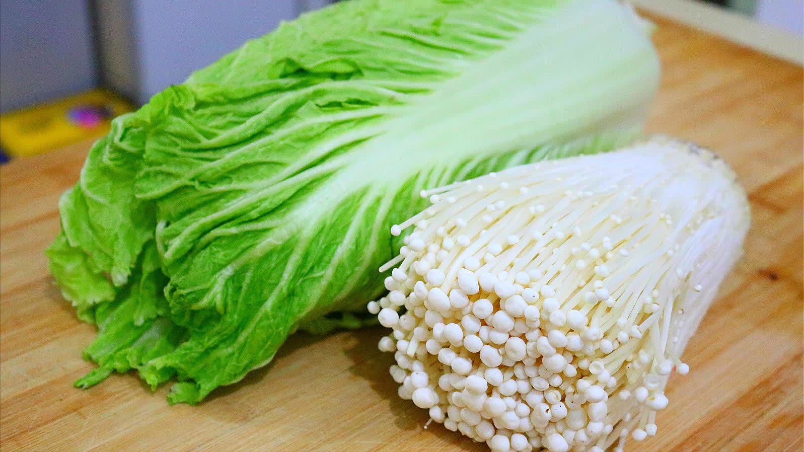 白菜加金针菇,自从学会这样做,老公三天两头点名要吃,越吃越瘦