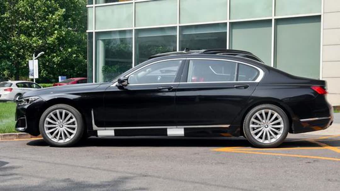 降价14万后买宝马7系!当打开门坐进去后,真的有很多话要说