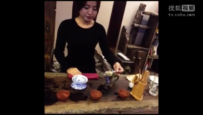 天观茶业:气质小美女盖碗功夫茶冲泡演示