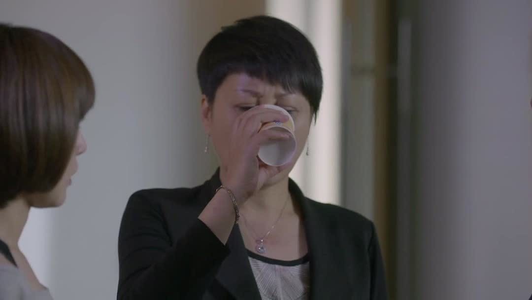 影视:婆婆喝了儿媳的豆浆出门,结果演讲时忍不住拉肚子,尴尬了