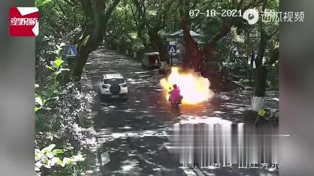 杭州一电动车骑行时燃爆,父女被烧成重伤,监控拍下揪心一幕