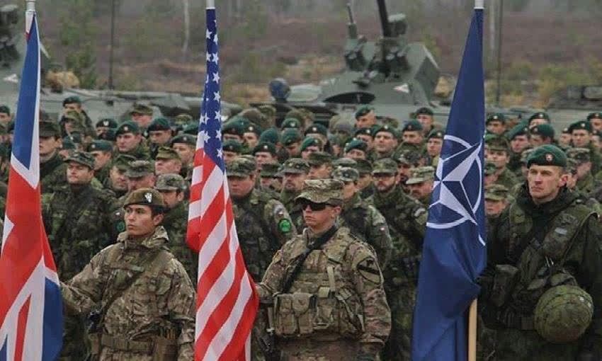 北约唯一没有军队的国家,全靠美国保护,多次被评为最...