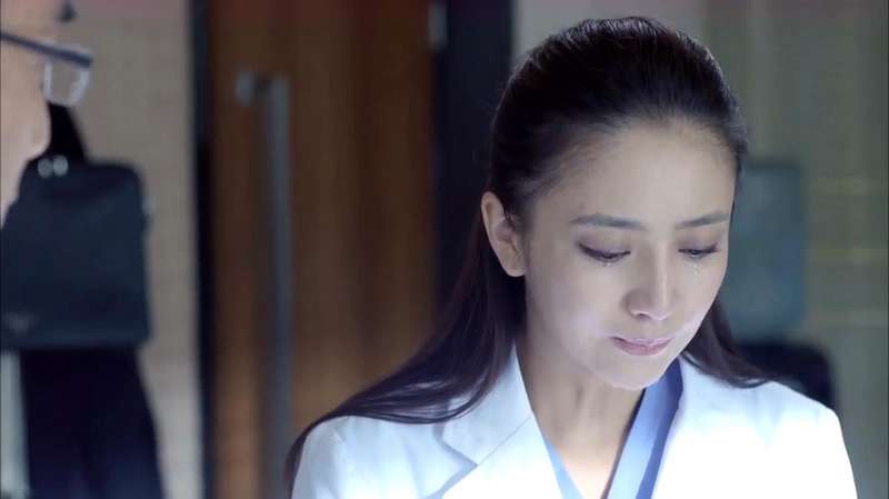 产科医生:何晶主刀出了医疗事故,她主动坦白,院长夸她有担当