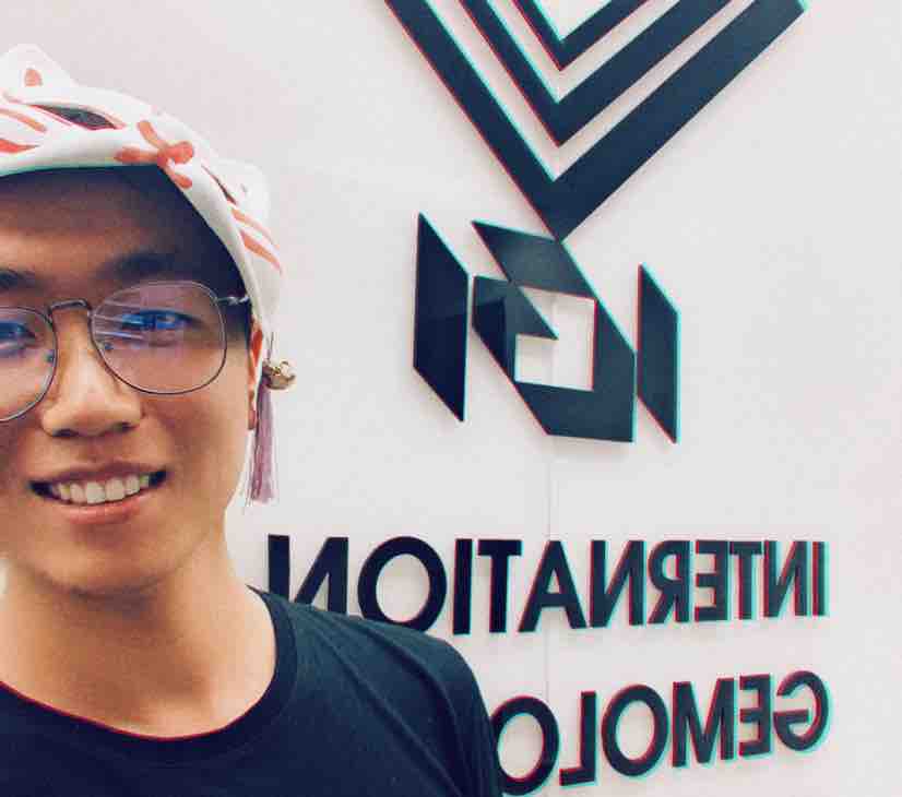 一名珠宝鉴定师 