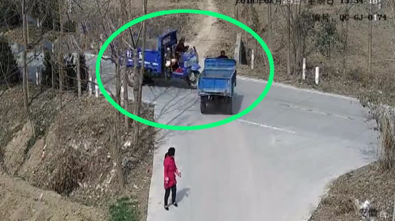 灾难事故:两辆三轮车发生猛撞,更惨的一幕还在后面!