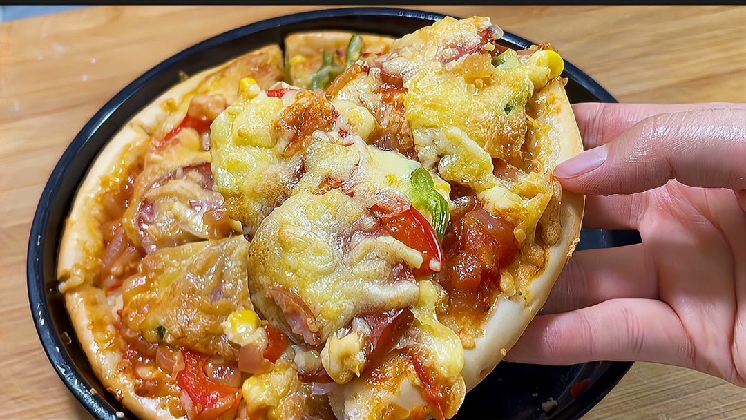 美味的披萨来啦,又脆又香还简单