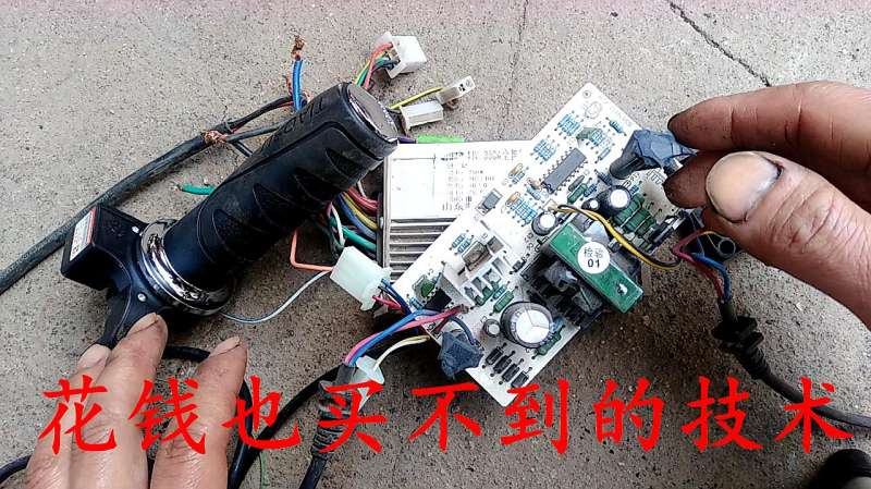 电动车的废旧充电器也能测量转把是否损坏,以后再也不用万用表了