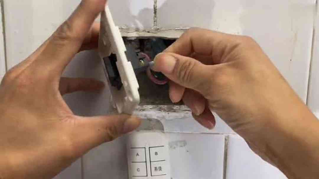 家庭维修:更换暗装单开,视频演示开关如何安装和接线,非常简单