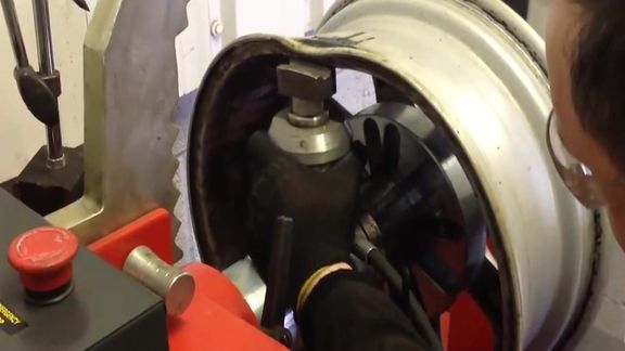 轮毂修复,小哥技术不一般