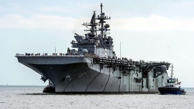 美澳两栖攻击舰编队南海耀武扬威,国产第二艘075悄悄下水