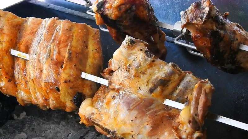 慢火烤出来的猪排骨,你闻到烧烤的香味了吗