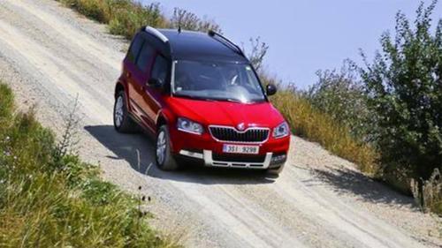 自动挡遇上长下坡怎么样开最安全?记住这个救命方法,安全驾驶