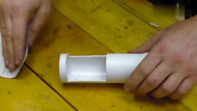 男子自制吸尘器储灰桶,简单易学超实用,简直是天才发明