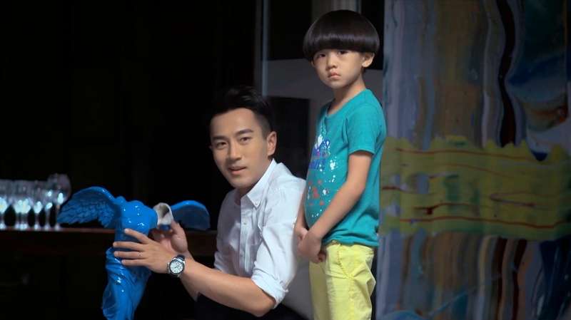 老头自找没趣非问小孩,自己的画好不好看,没想到致远儿子太诚实