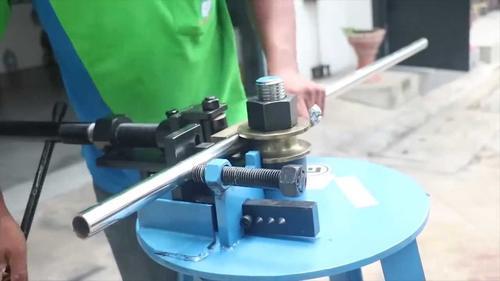 男子自制手动弯管机,方便又实用,这脑袋太聪明了