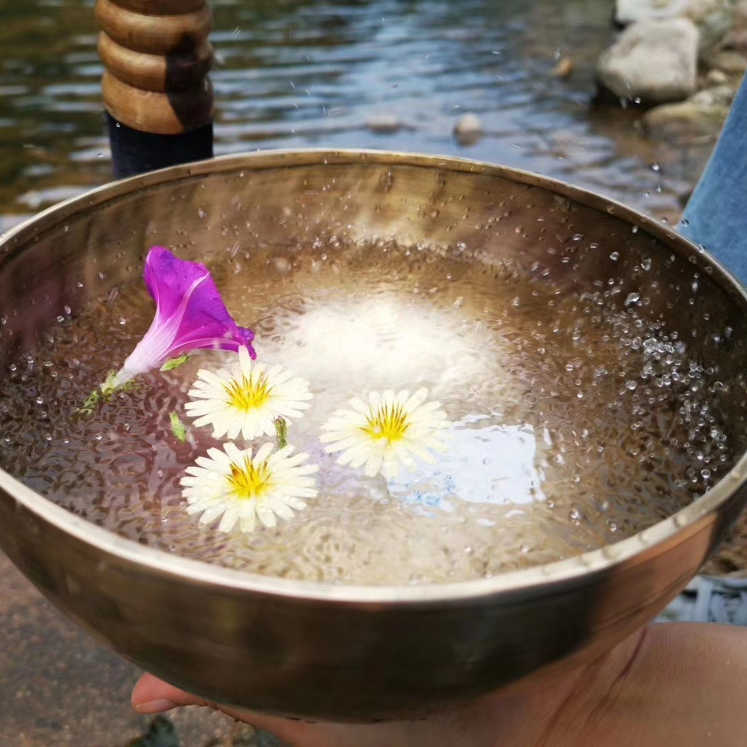 满月颂钵 