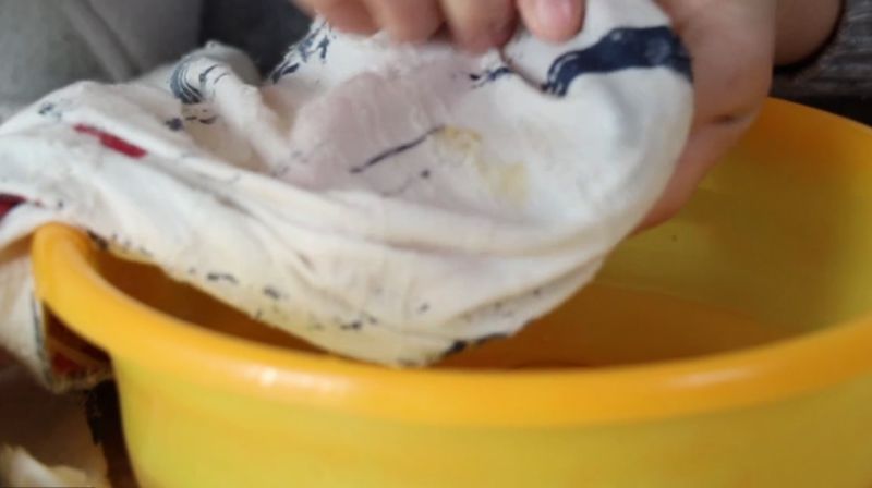 衣服上沾有油渍怎么办?很简单!用点它,高效去除衣服油污!