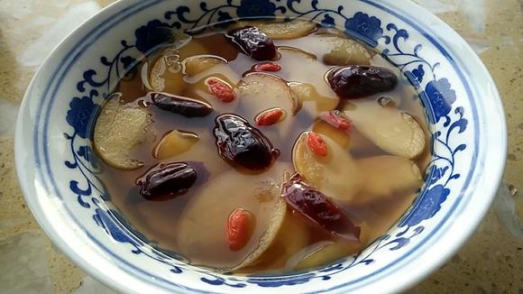 红枣枸杞苹果汤的做法,用水煮一煮,每天一碗,清肠瘦身气色好