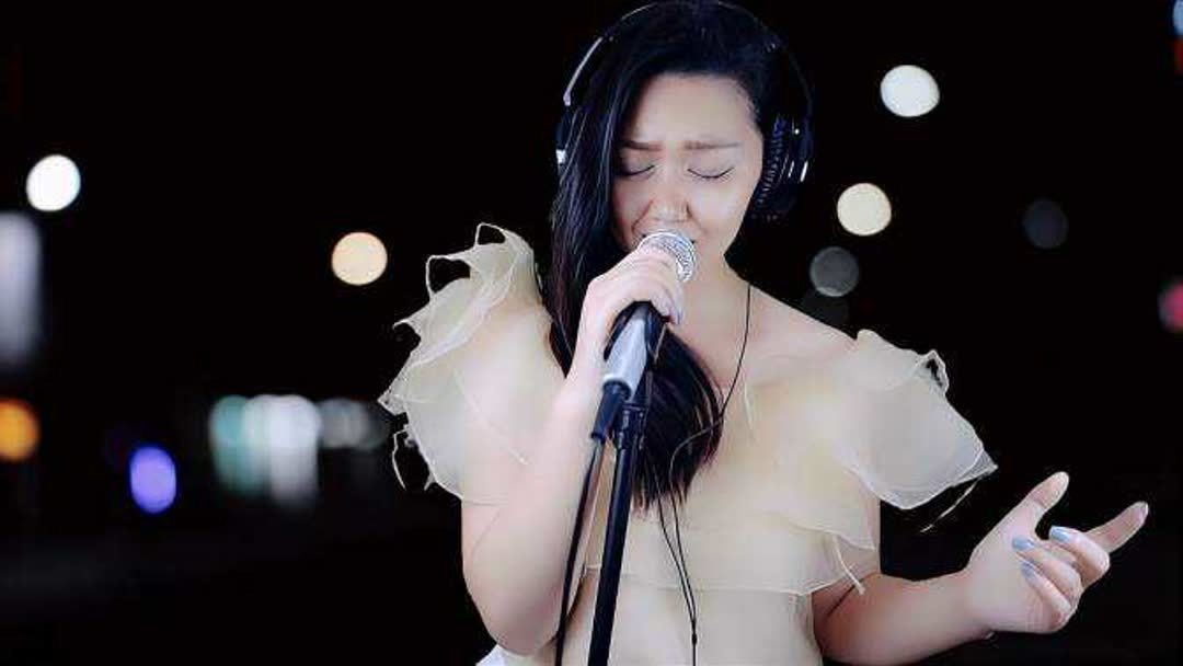 为了你我愿意热爱整个世界,一首《美丽心情》嗓音清脆,深情回忆