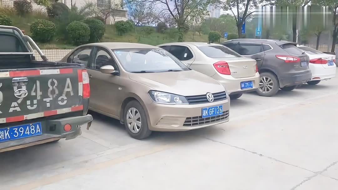 新手停车场如何快速倒车入库?教你简单实用方法,摆脱倒车影像!