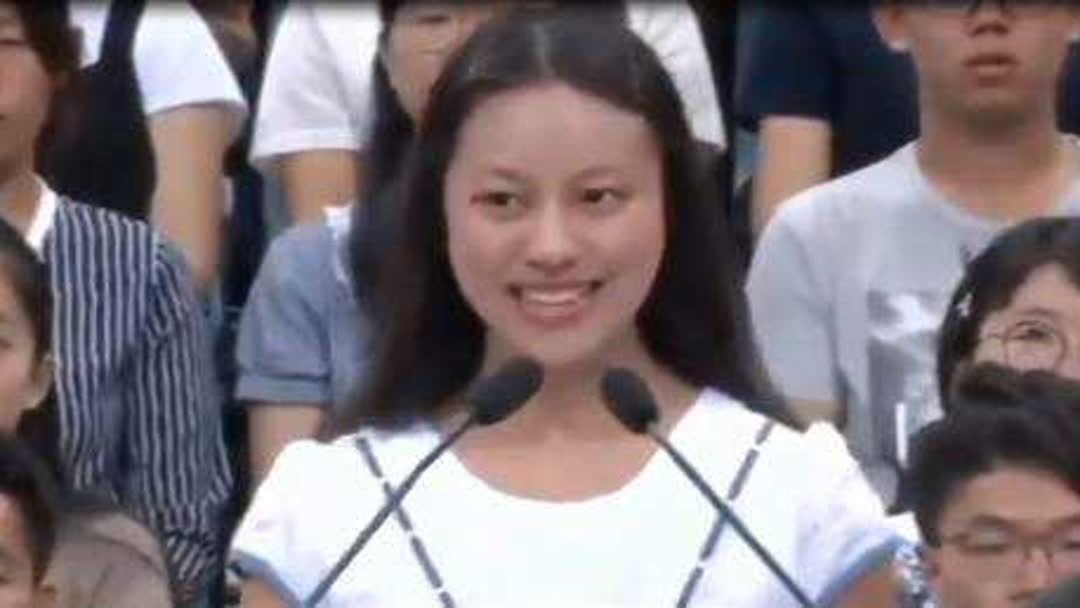 北京大学开学典礼美女学霸代表发言,很有感染力,全场点赞欢呼!