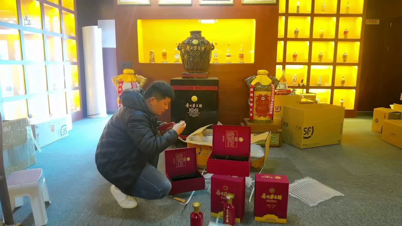 回收了六瓶陈酿茅台,五瓶日期是一样的,经过鉴定都是真的