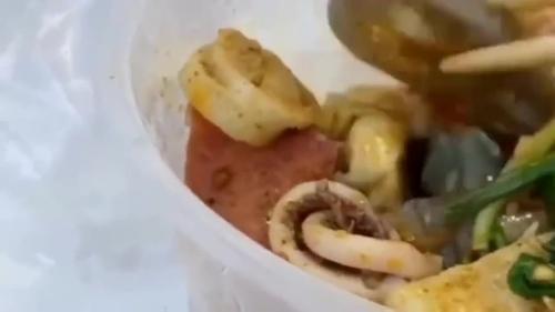 顾客第一次点麻辣香锅,不过这也是无比严谨的用户了,材料都要一一对决!