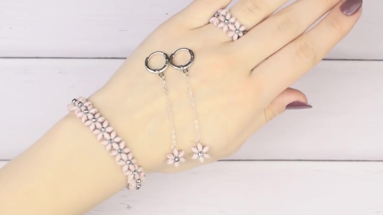 #手作#串珠教程--花朵手链+耳环+戒指【材料见简介】