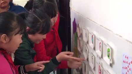 现场学生激烈讨论投票视频