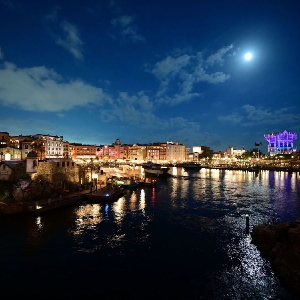 月光下的科技小镇 