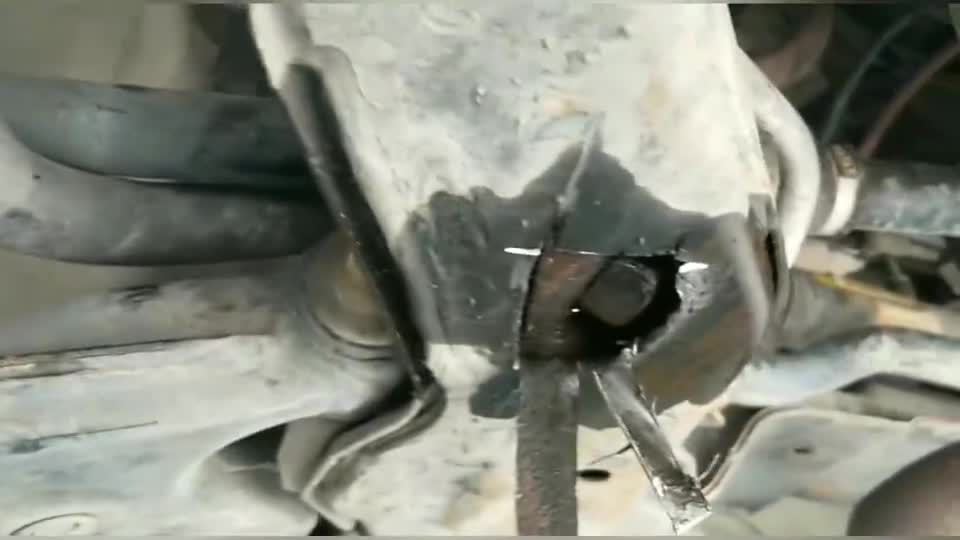 二手车维修过程为什么不能让车主看到?原来是怕车主看到后心痛