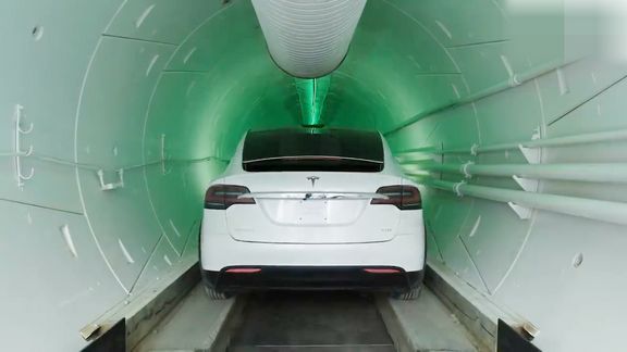 在轨道上运行的汽车你见过吗?一起来看看马斯克的“瞬移隧道”