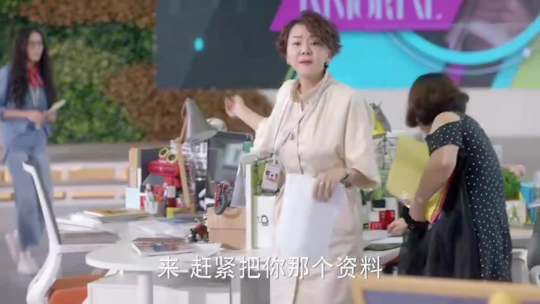 漂亮的李慧珍:慧珍去送文件,却被当成实习生,忙的手忙脚乱!