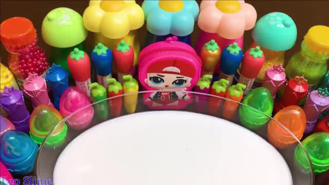起泡胶制作,把丰富的材料放进黏土里,看着十分解压有趣