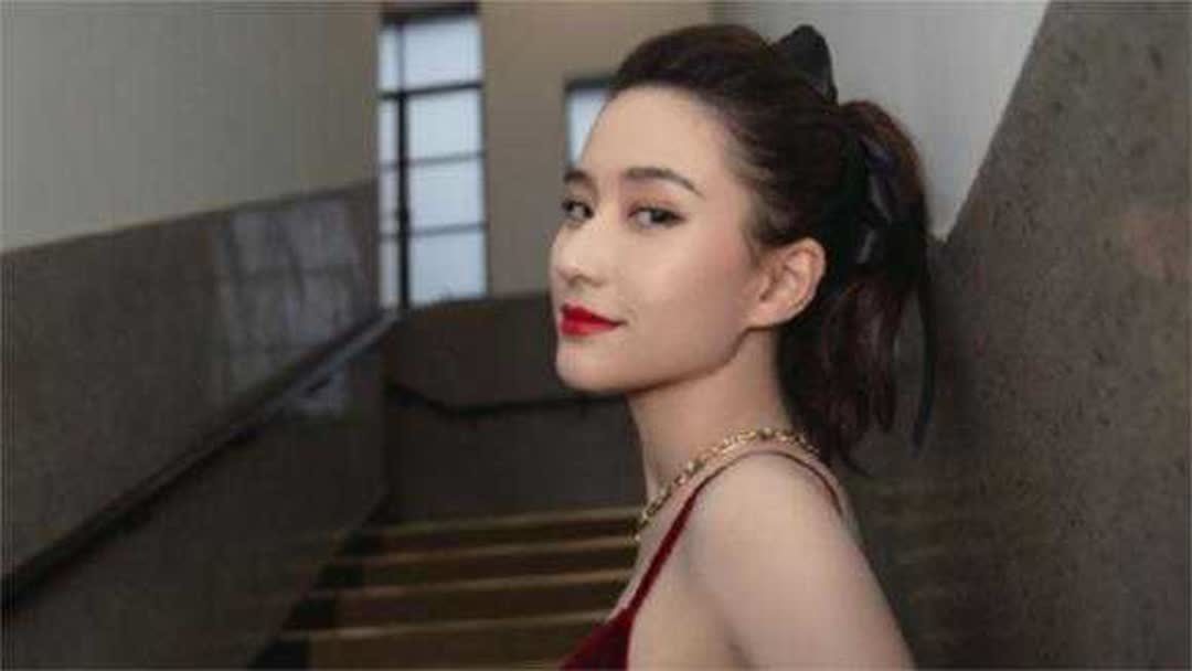 何超莲低调过六一,与赌王照片合拍表思念,至今仍置顶父亲节博文