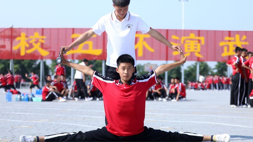 我在塔沟武校学武术:围观功夫小子训练,朝气十足!