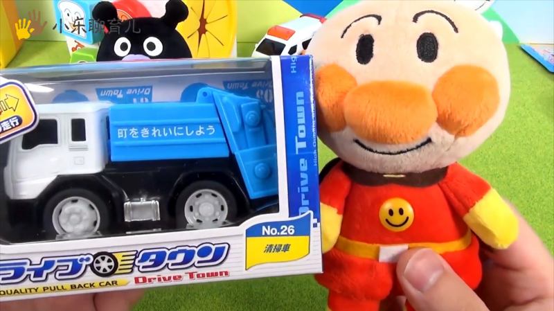 汽车玩具动画,面包超人和细菌小子,消防车垃圾车玩具拆箱介绍